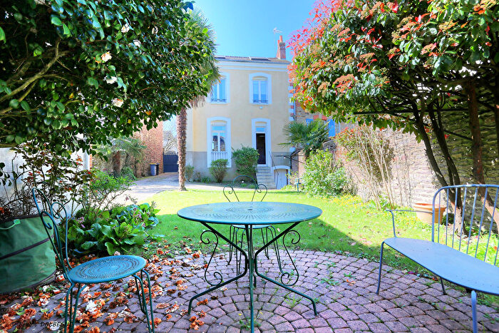 Maison à vendre - Quartiers Nord-Est, Jeanne dArc - 6 pièces - 4 chambres