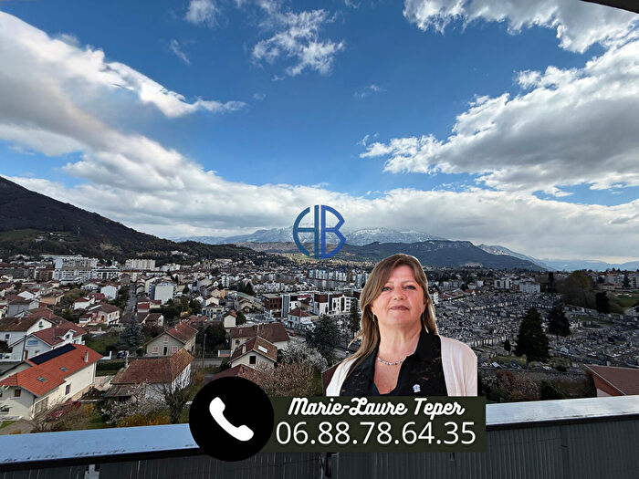Appartement à vendre - Voiron, Centre-ville, Gare - 4 pièces - 3 chambres