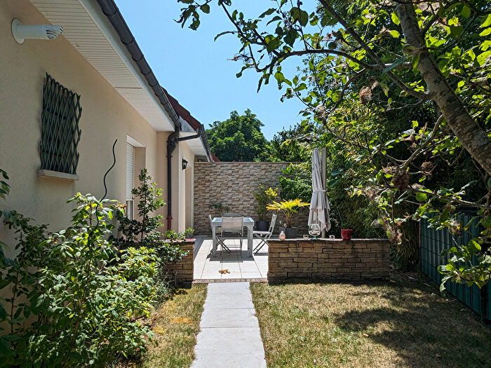 Maison à vendre - Dijon, Montagne Sainte-Anne - 7 pièces - 5 chambres