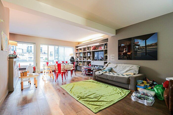 Appartement à louer - Porte Dauphine, Paris ème arrondissement - 4 pièces - 2 chambres