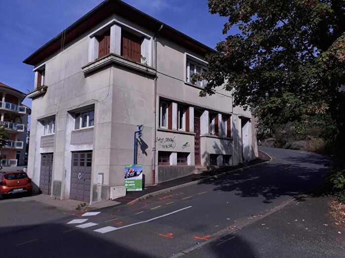 Maison à vendre - Saint-Chamond - 8 pièces - 6 chambres