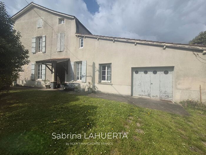 Maison à vendre - Condom - 8 pièces - 5 chambres