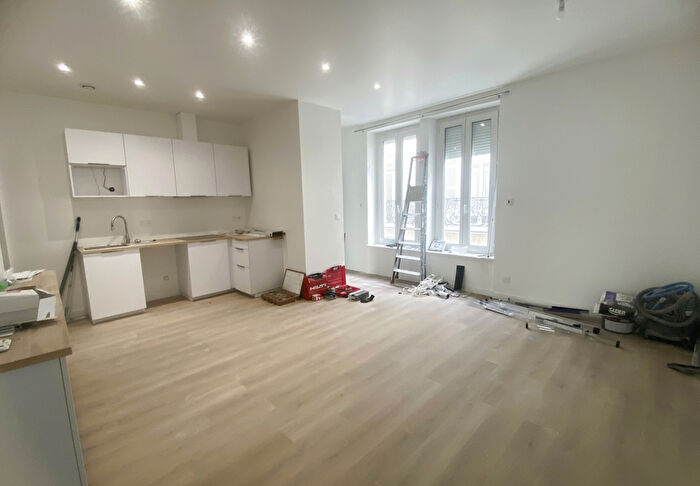 Appartement à louer - Vichy, Thermal - 4 pièces - 3 chambres