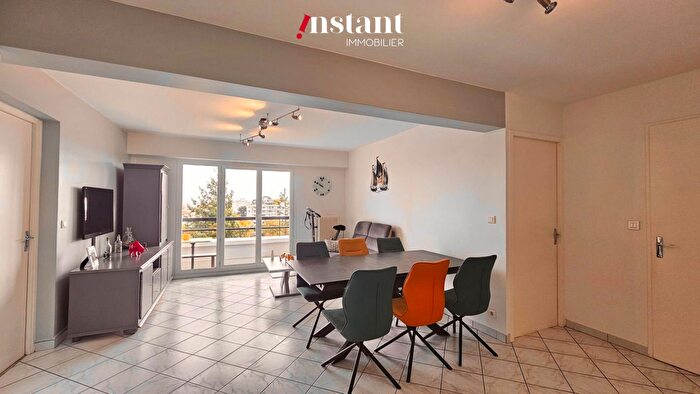 Appartement à vendre - Saint-Genis-Laval - 4 pièces - 3 chambres