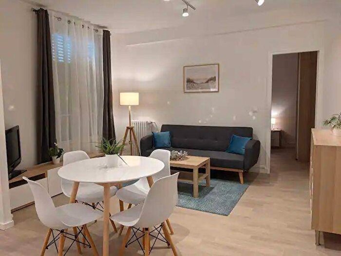 Appartement à louer - Courbevoie - 2 pièces - 1 chambre