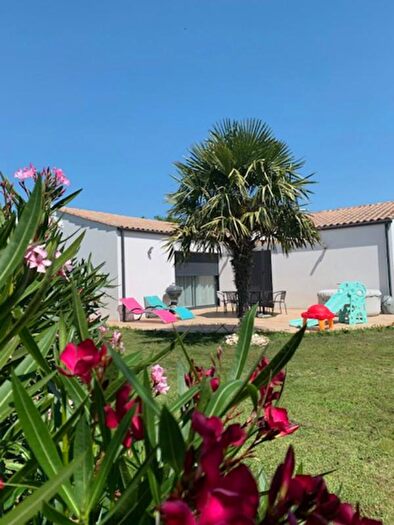 Maison à vendre - Nuaillé-dAunis - 4 pièces - 3 chambres