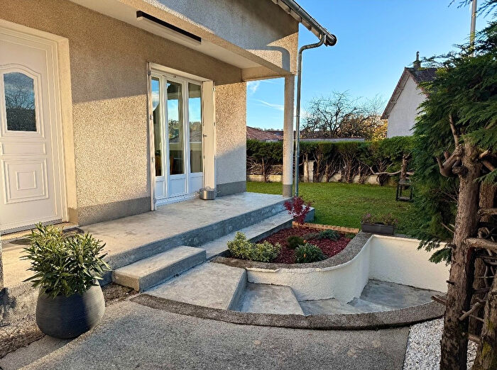 Maison à vendre - Arpajon-sur-Cère - 6 pièces - 5 chambres