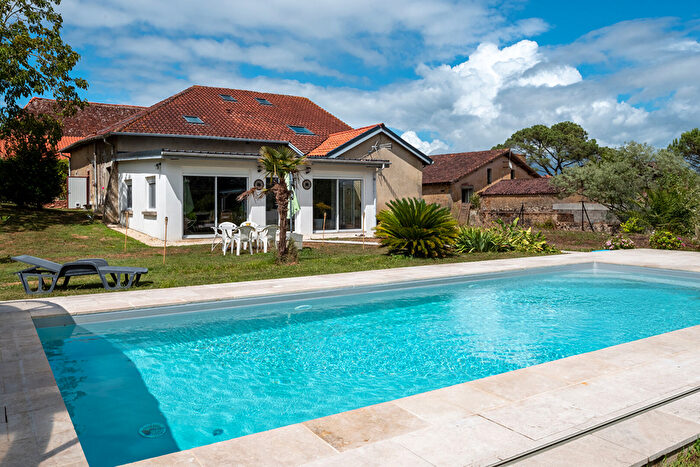 Maison à vendre - Hagetmau - 11 pièces - 8 chambres