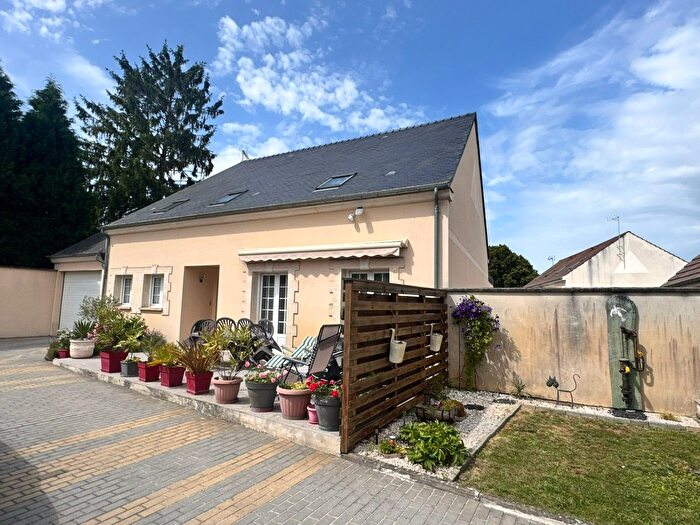 Maison 9 pièces à Villeneuve-Saint-Germain, à vendre