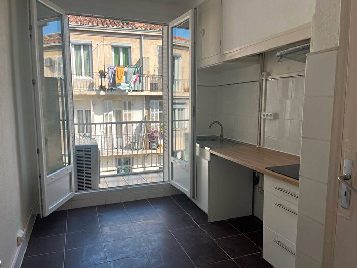 Appartement à louer - Marseille ème arrondissement - 3 pièces - 2 chambres