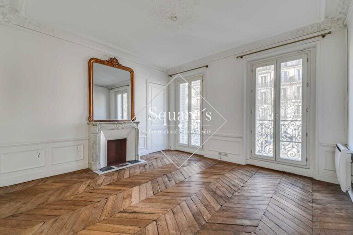 Appartement à vendre - Paris e , Montmartre, Sacré Coeur, Abbesses - 4 pièces - 2 chambres