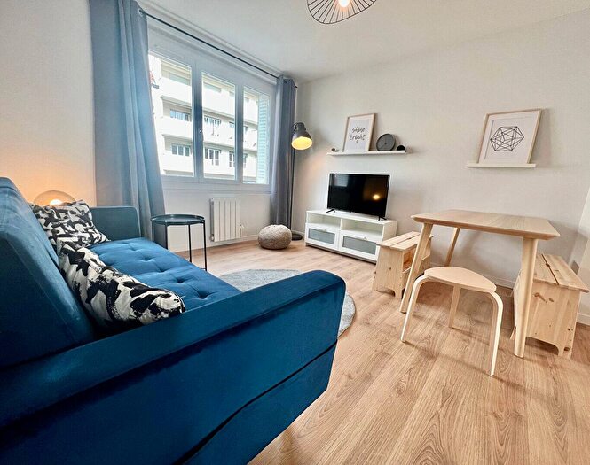 Appartement à louer - Croix Luizet, Villeurbanne - 4 pièces - 3 chambres