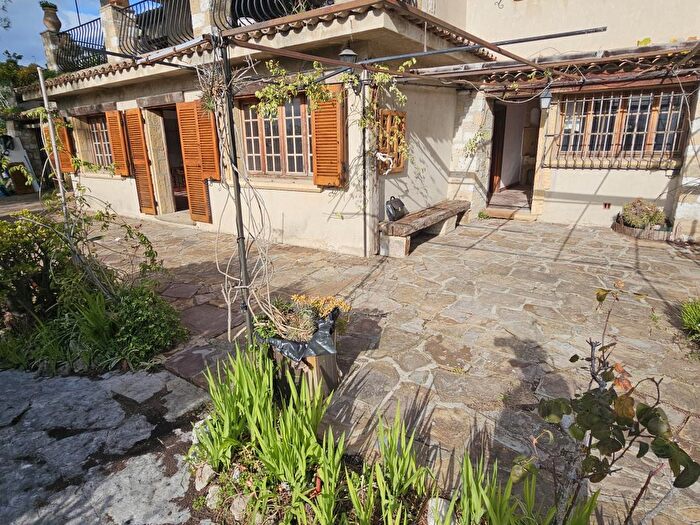 Appartement à louer - Saint-Paul-de-Vence - 4 pièces - 3 chambres