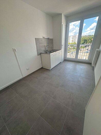 Appartement à louer - Centre Ville Est, Bourgoin-Jallieu - 4 pièces - 3 chambres