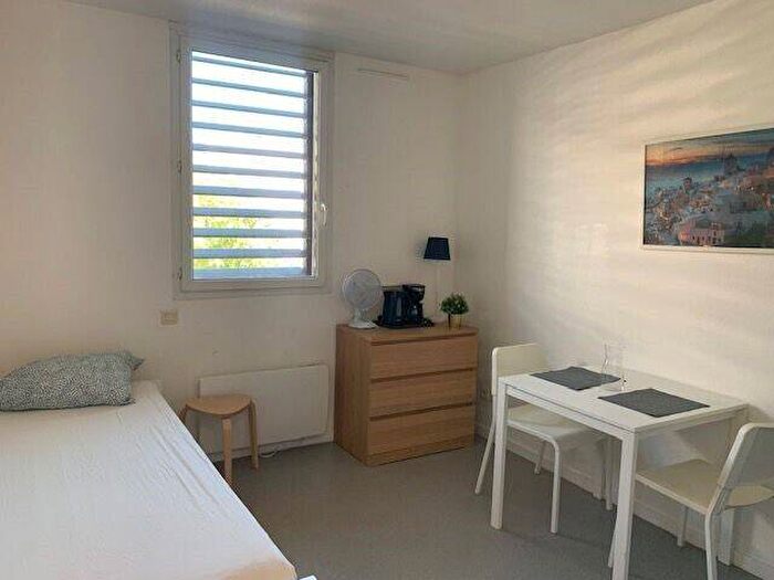 Appartement à louer - Capouchiné, Nîmes - 1 pièce