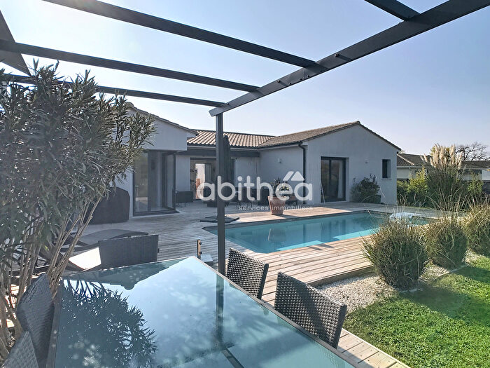 Maison à vendre - V uil-et-Giget, Voeuil-et-Giget - 6 pièces - 4 chambres