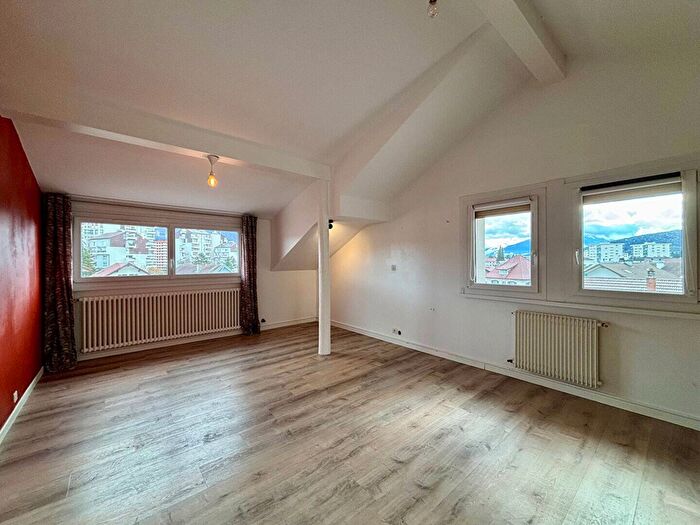 Appartement à louer - Les Fins, Annecy - 3 pièces - 2 chambres