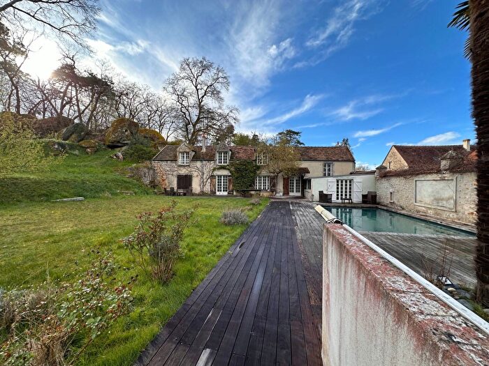 Maison à louer - Noisy-sur-École - 8 pièces - 5 chambres