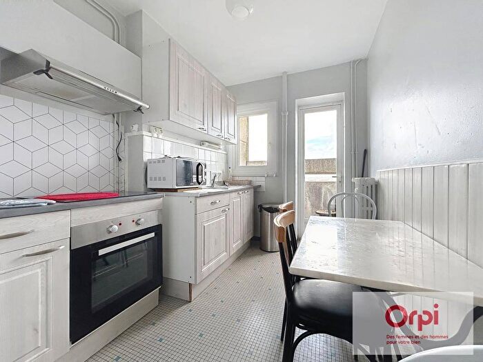 Appartement à louer - Montgacher-Cordeliers, Montluçon - 3 pièces - 2 chambres