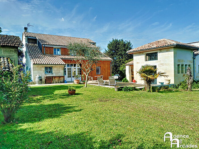 Maison à vendre - Génissac - 8 pièces - 6 chambres