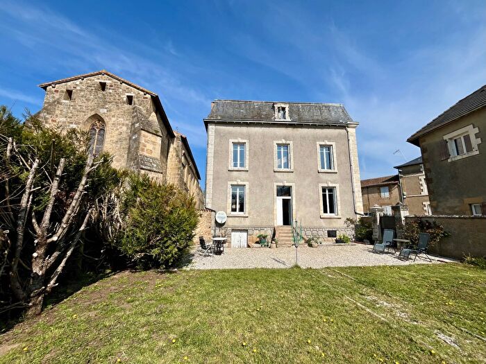 Maison à vendre - Pressac - 6 pièces - 4 chambres