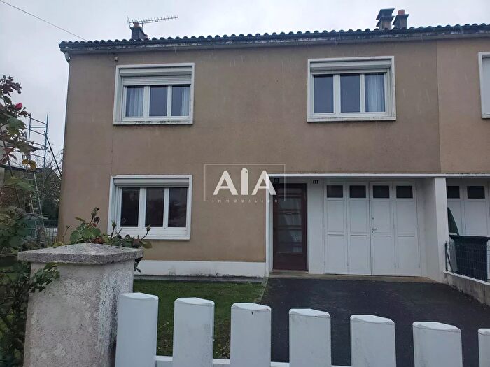 Maison à vendre - Ruffec - 6 pièces - 4 chambres