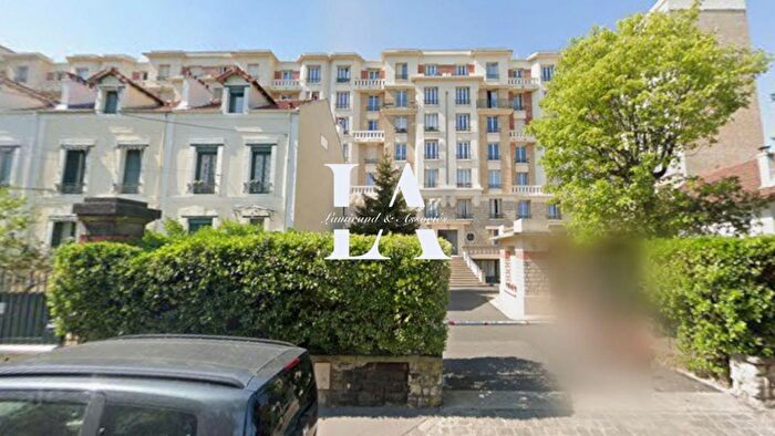 Appartement 2 pièces à Courbevoie, Marceau République, à vendre