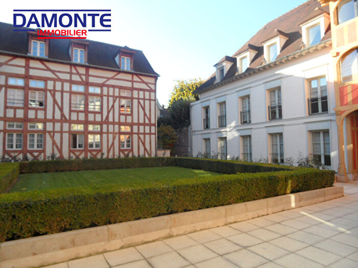 Appartement à louer - Troyes, Cathédrale - 5 pièces - 3 chambres