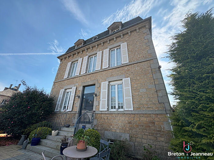 Maison à vendre - Saint-Hilaire-du-Harcouët - 8 pièces - 6 chambres