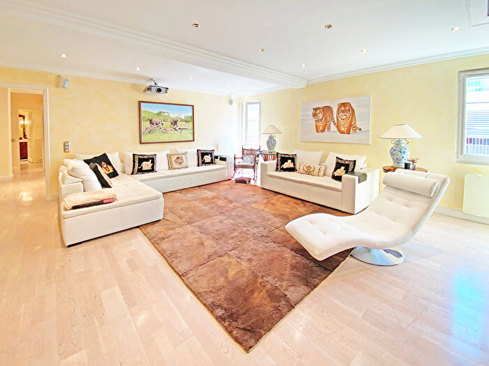 Appartement à vendre - Saint-Tropez, Centre-ville, Vieille-ville - 6 pièces - 4 chambres