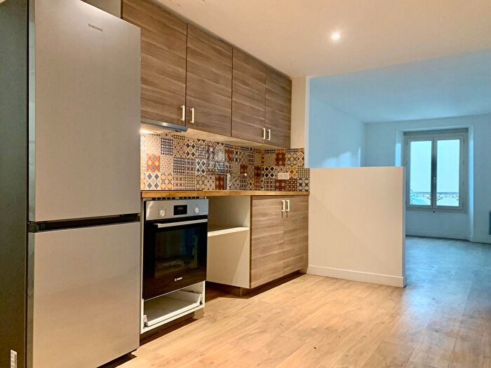 Appartement à louer - Toucy - 4 pièces - 3 chambres