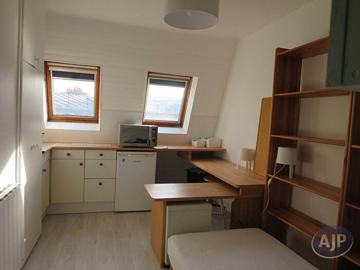 Appartement à louer - Gros Caillou, Paris ème arrondissement - 1 pièce