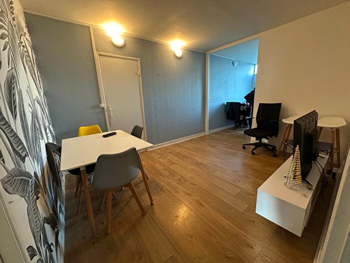 Appartement à vendre - Évry, Village - 5 pièces - 4 chambres