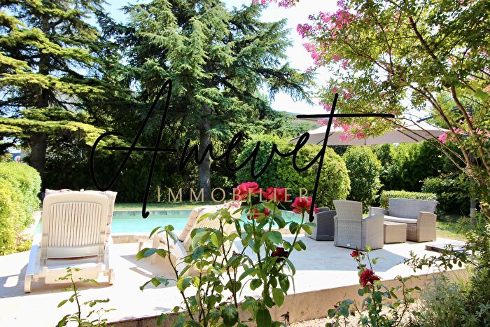 Maison à vendre - Saint-Saturnin-lès-Avignon - 9 pièces - 5 chambres