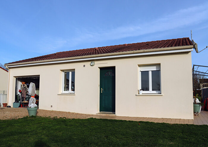 Maison à vendre - Rochechouart - 4 pièces - 3 chambres