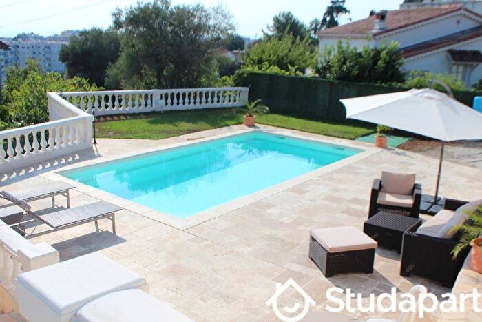 Appartement à louer - Laval, Antibes - 1 pièce - 1 chambre