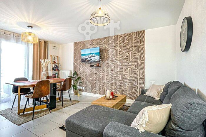 Appartement à louer - Beulet-Ile de France, Annemasse - 3 pièces - 2 chambres