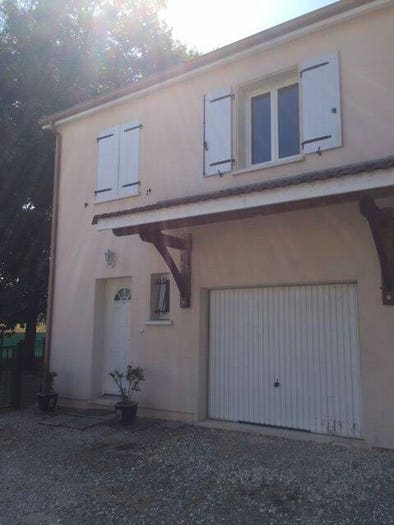 Maison 4 pièces à louer à Saint-Médard-de-Guizières