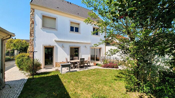 Maison à vendre - Brie-Comte-Robert, Centre-ville - 6 pièces - 4 chambres