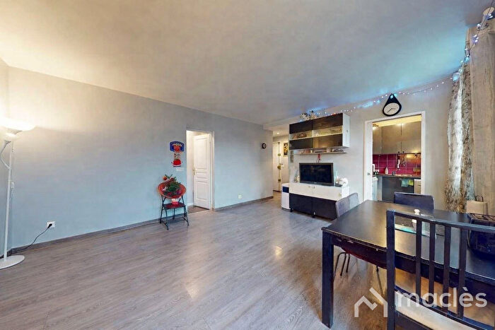Stains, Victor Renelle, Croix Blanche : Appartement 4 pièces à vendre