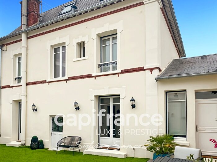 Maison à vendre - Mantes-la-Jolie, Centre-ville - 8 pièces - 5 chambres