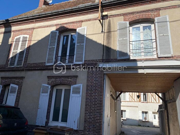 Dreux, Bâtes : Maison 15 pièces à vendre