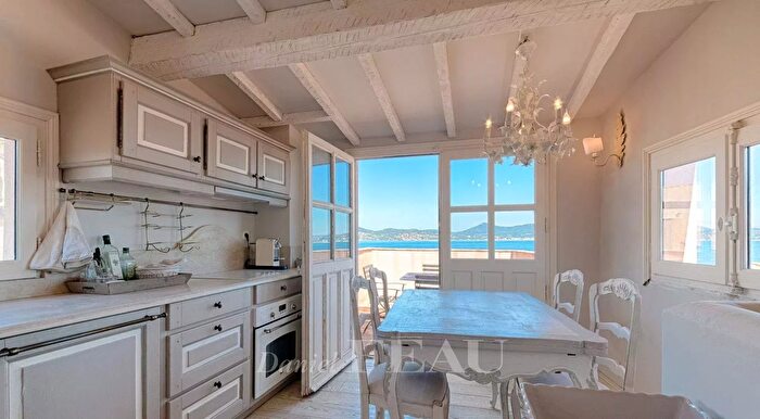 Maison à vendre - Saint-Tropez, Centre-ville, Vieille-ville - 5 pièces - 3 chambres