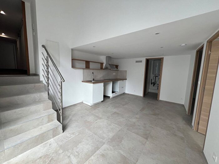 Appartement à louer - Marseille ème arrondissement - 3 pièces - 2 chambres