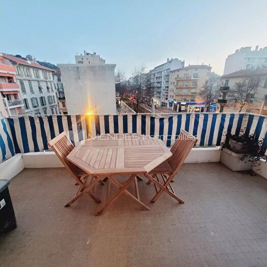 Appartement à louer - Nice, Saint-Roch - 2 pièces - 1 chambre