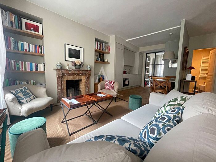 Appartement à louer - Gros Caillou, Paris ème arrondissement - 3 pièces - 2 chambres