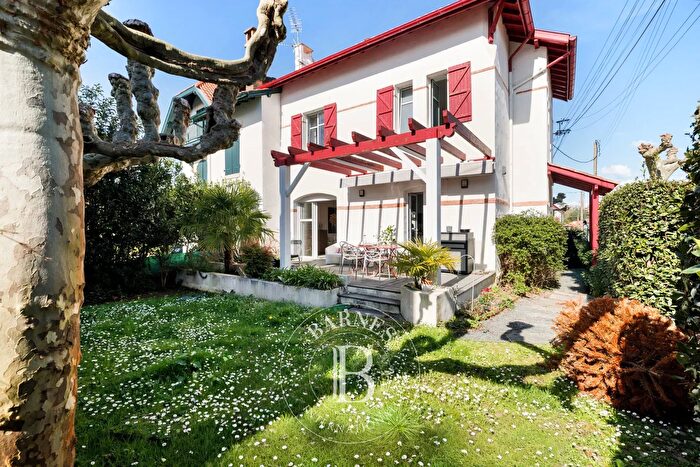 Maison à vendre - Saint-Jean-de-Luz, Sainte-Barbe - 8 pièces - 6 chambres