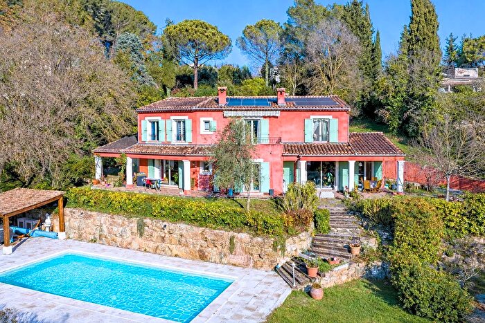 Maison à vendre - Châteauneuf-Grasse - 7 pièces - 1 chambre