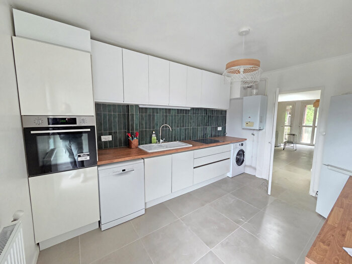 Appartement à louer - Les Pennes-Mirabeau - 3 pièces - 2 chambres