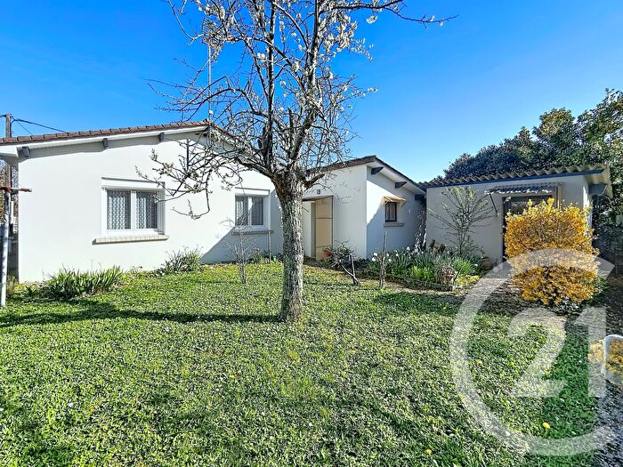 Maison à vendre - LIsle-dEspagnac - 4 pièces - 3 chambres